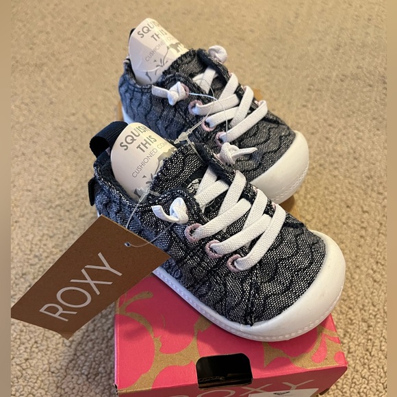 Roxy | Shoes | New In Box Roxy Sneakers Size 5 | Poshmark